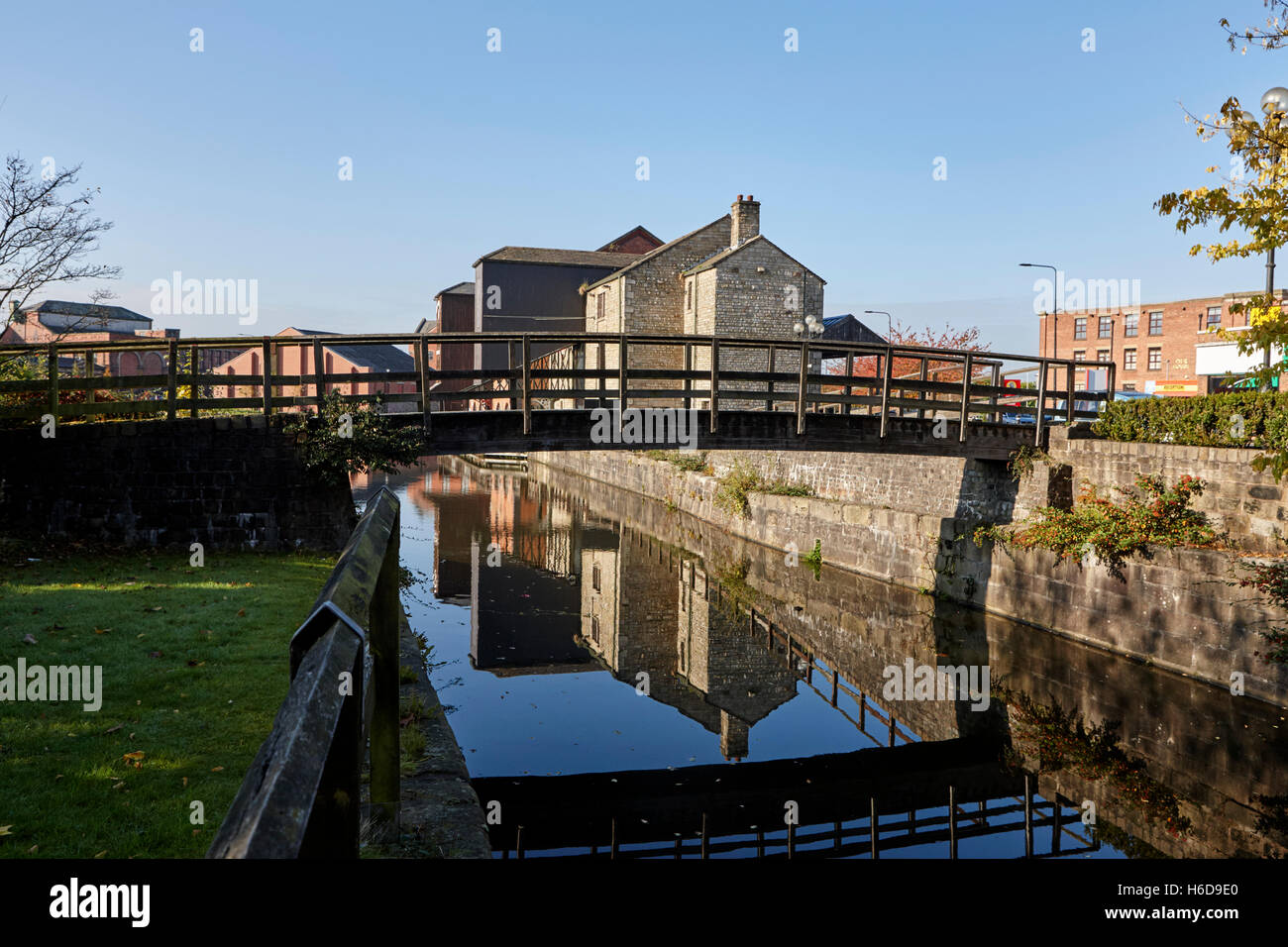 Leeds liverpool canal canal hi-res stock photography and images - Alamy