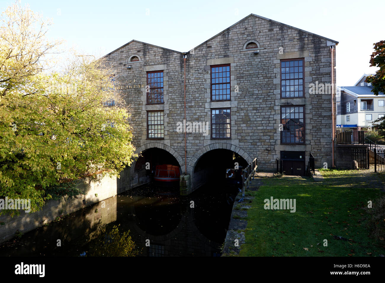 Wigan pier canal hi-res stock photography and images - Alamy