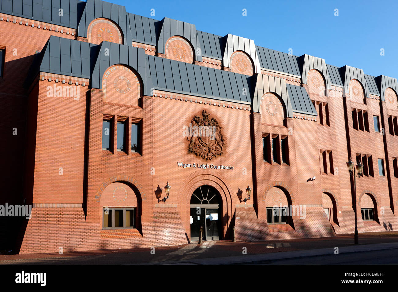 Family courts hi-res stock photography and images - Alamy