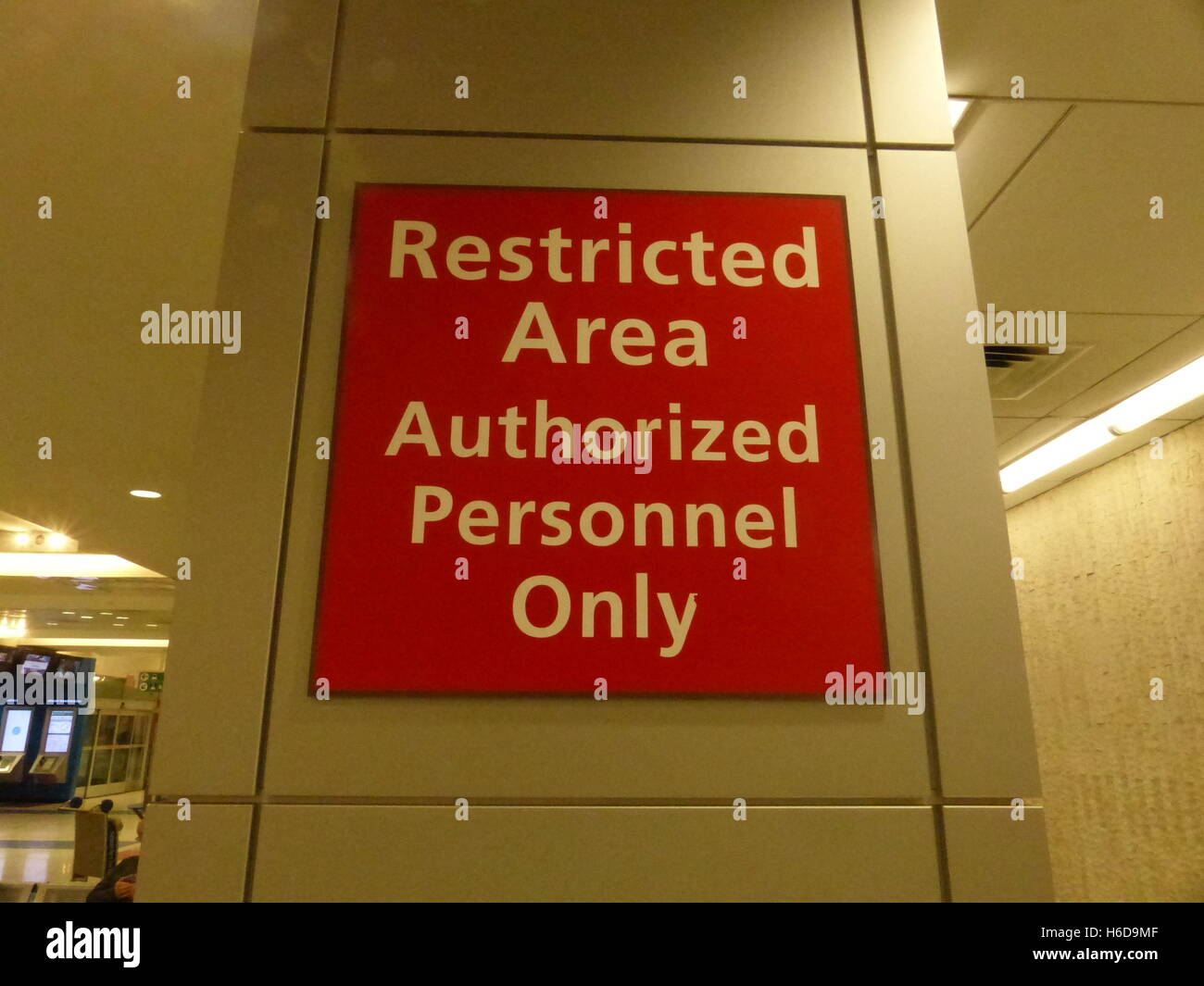 Restricted area airport hi-res stock photography and images - Alamy