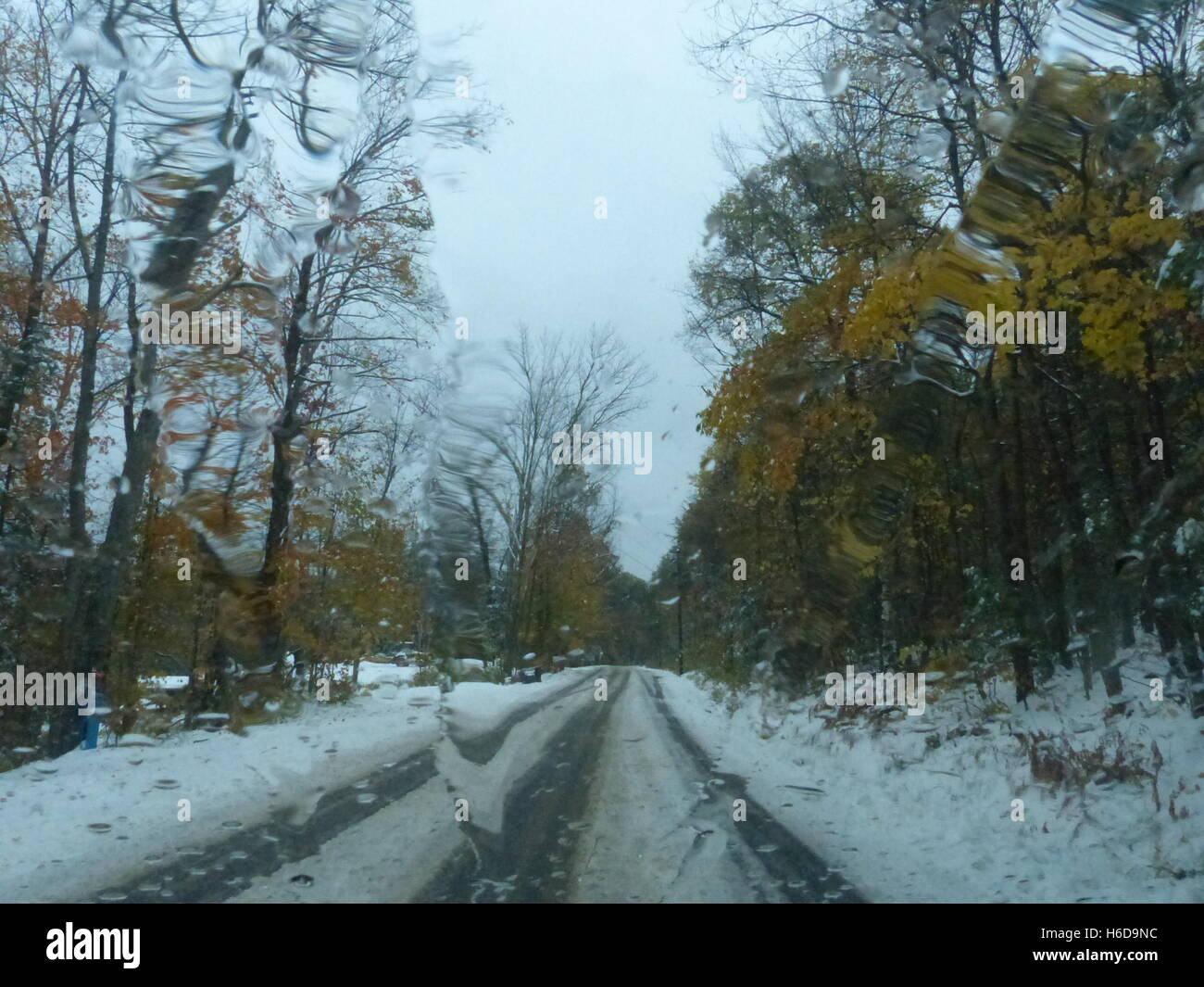 Road during slippery conditions hi-res stock photography and images - Alamy