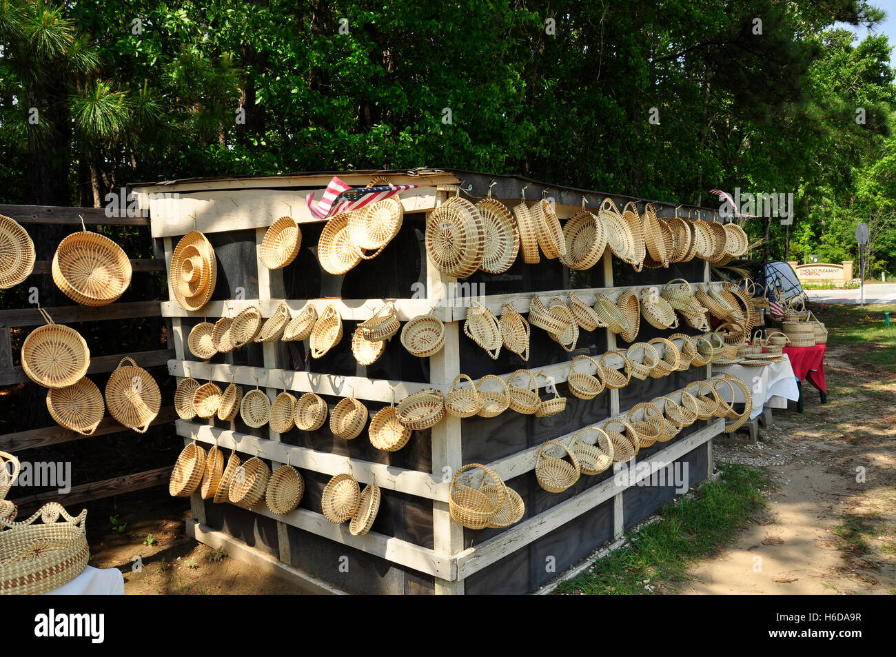 Sweetgrass baskets hi-res stock photography and images - Alamy