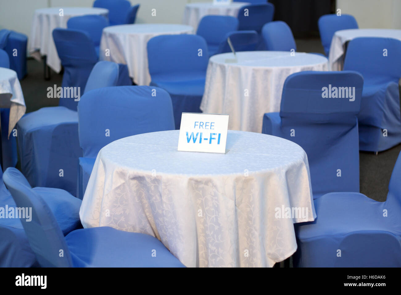 Digital tables hi-res stock photography and images - Alamy