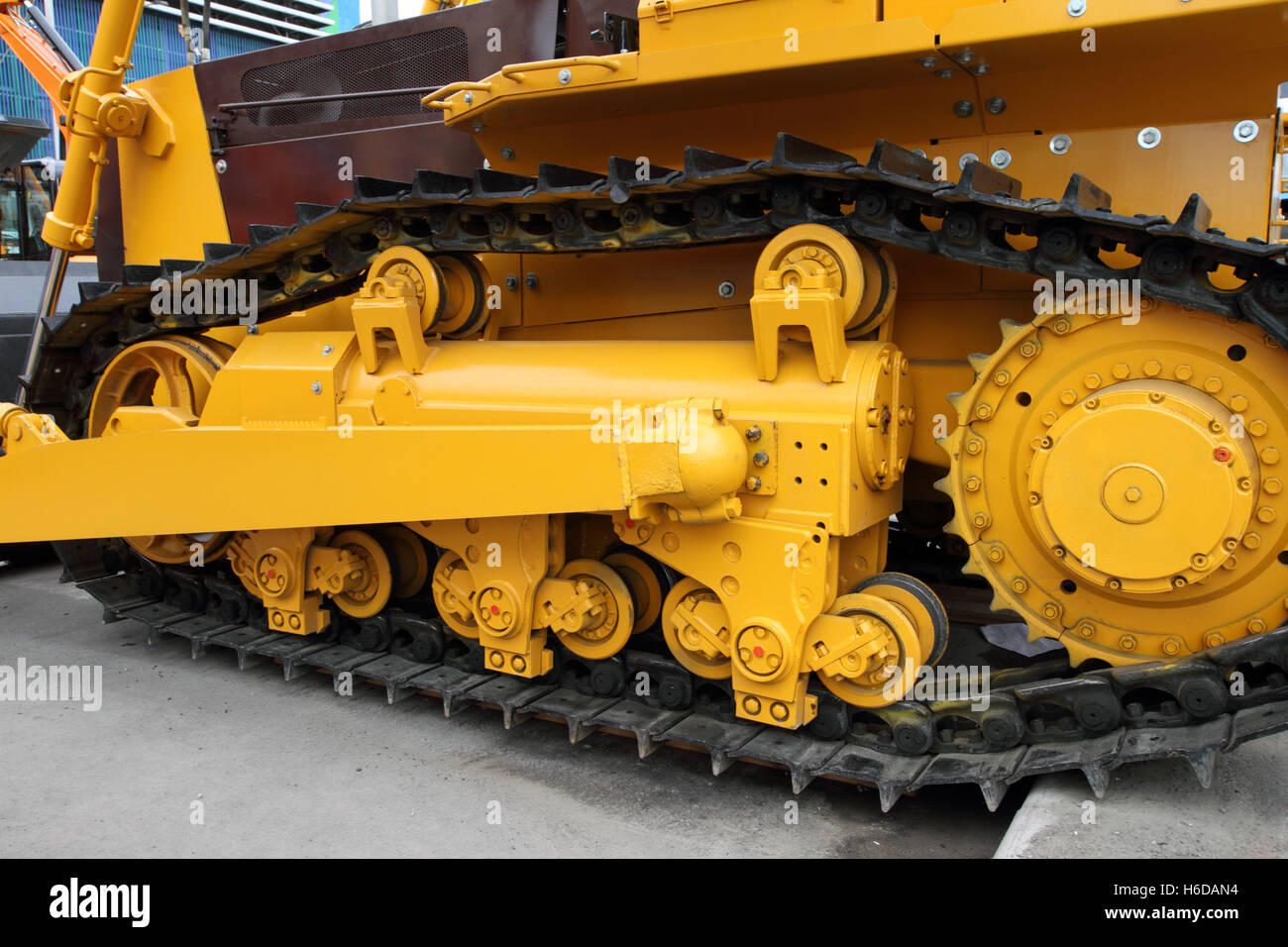 Caterpillar of a modern heavy tractor Stock Photo - Alamy
