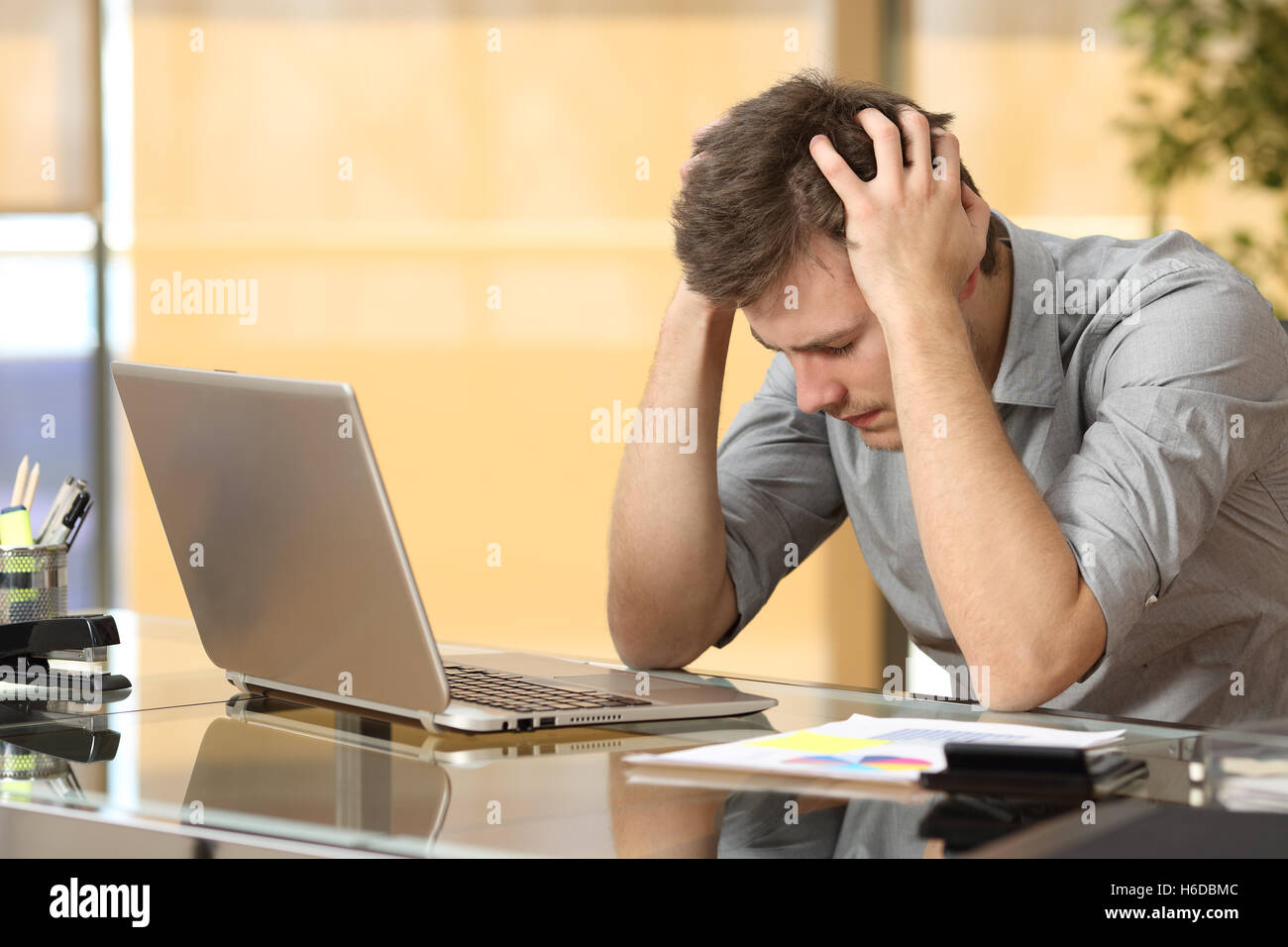 Sad boy computer hi-res stock photography and images - Alamy
