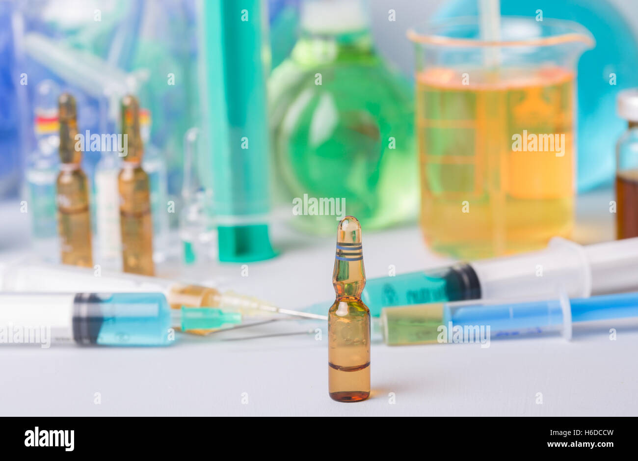 syringe with ampules of drugs Stock Photo - Alamy