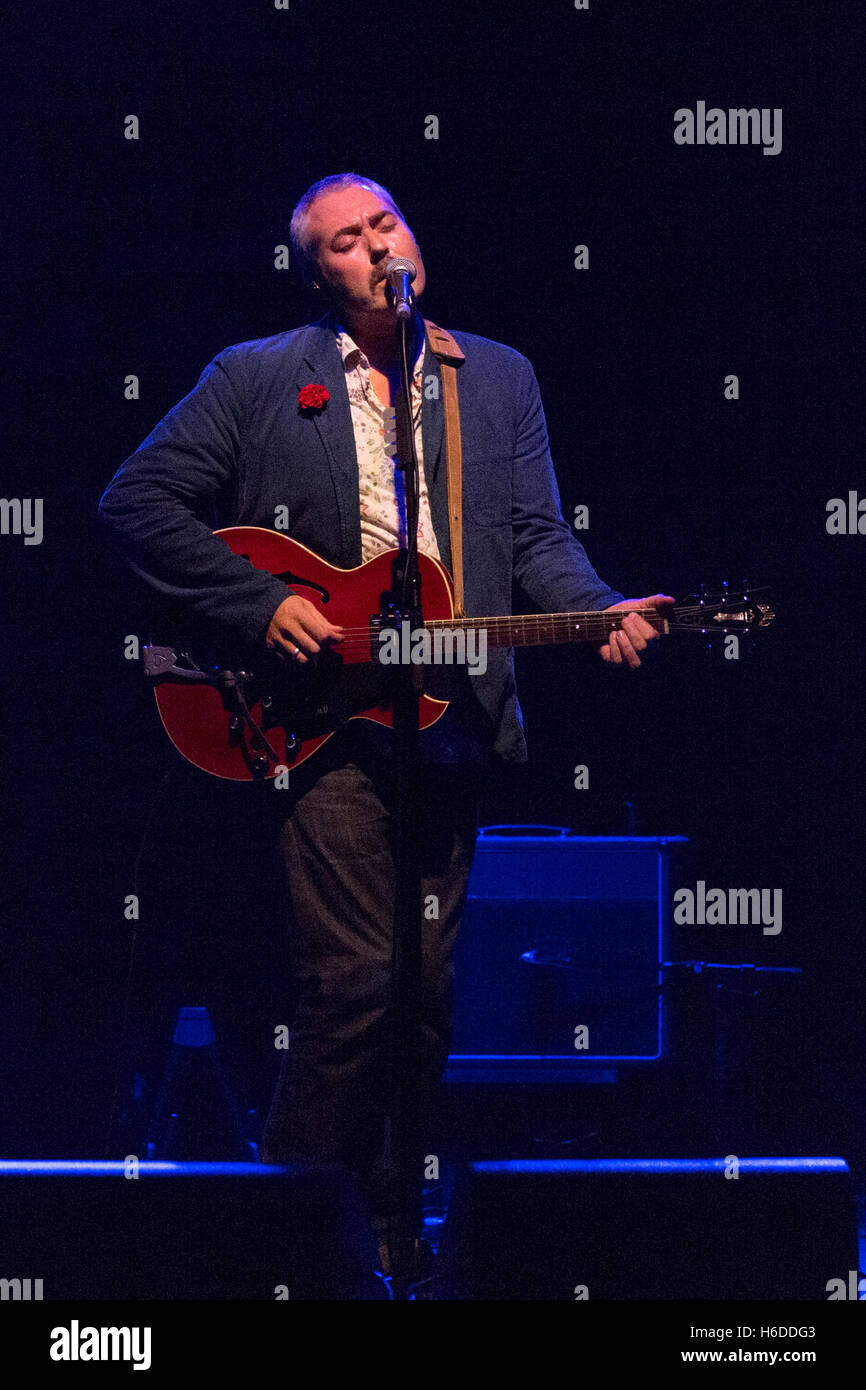 Stuart Ashton Staples High Resolution Stock Photography and Images - Alamy