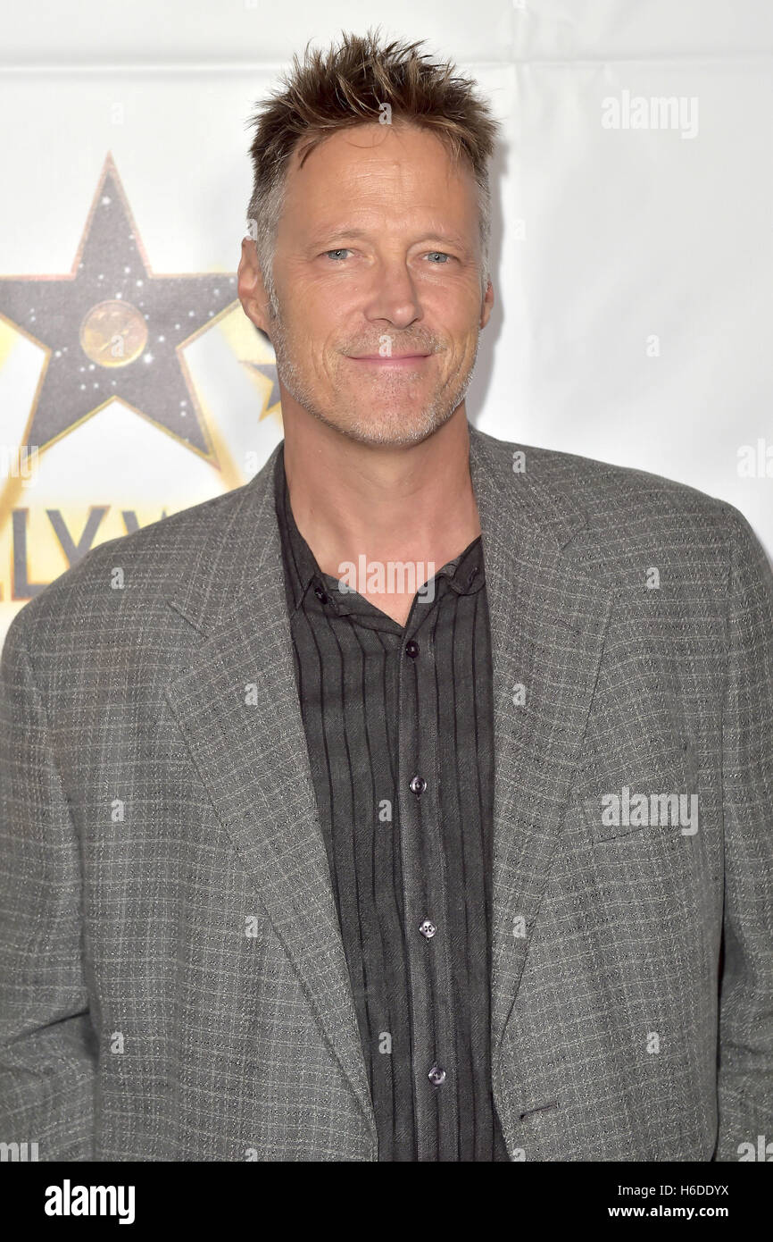 Los Angeles, USA. 25th Oct, 2016. Matthew Ashford attends the ...