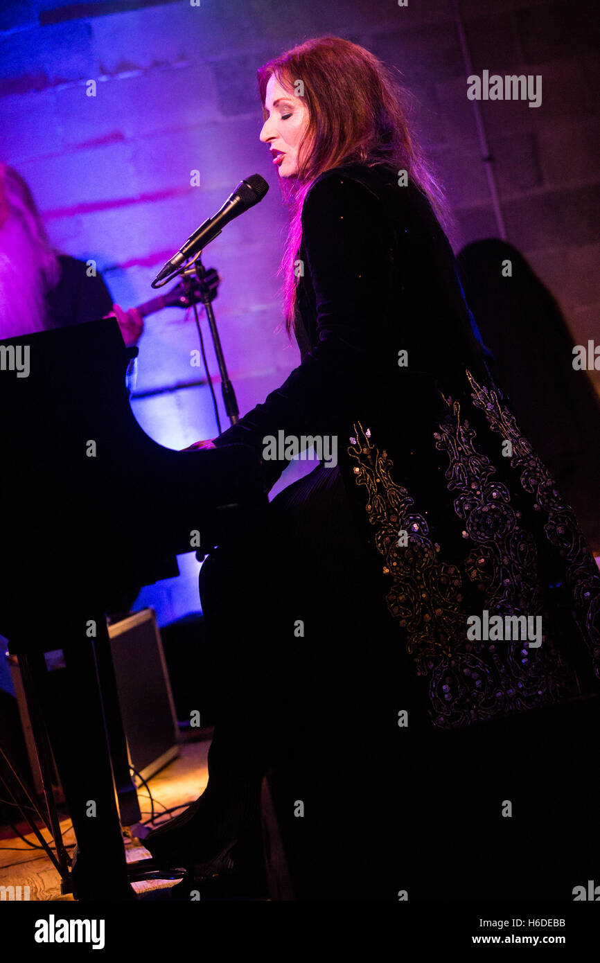 Milan, Italy. 26th Oct, 2016. The Welsh singer-songwriter JUDITH OWEN ...