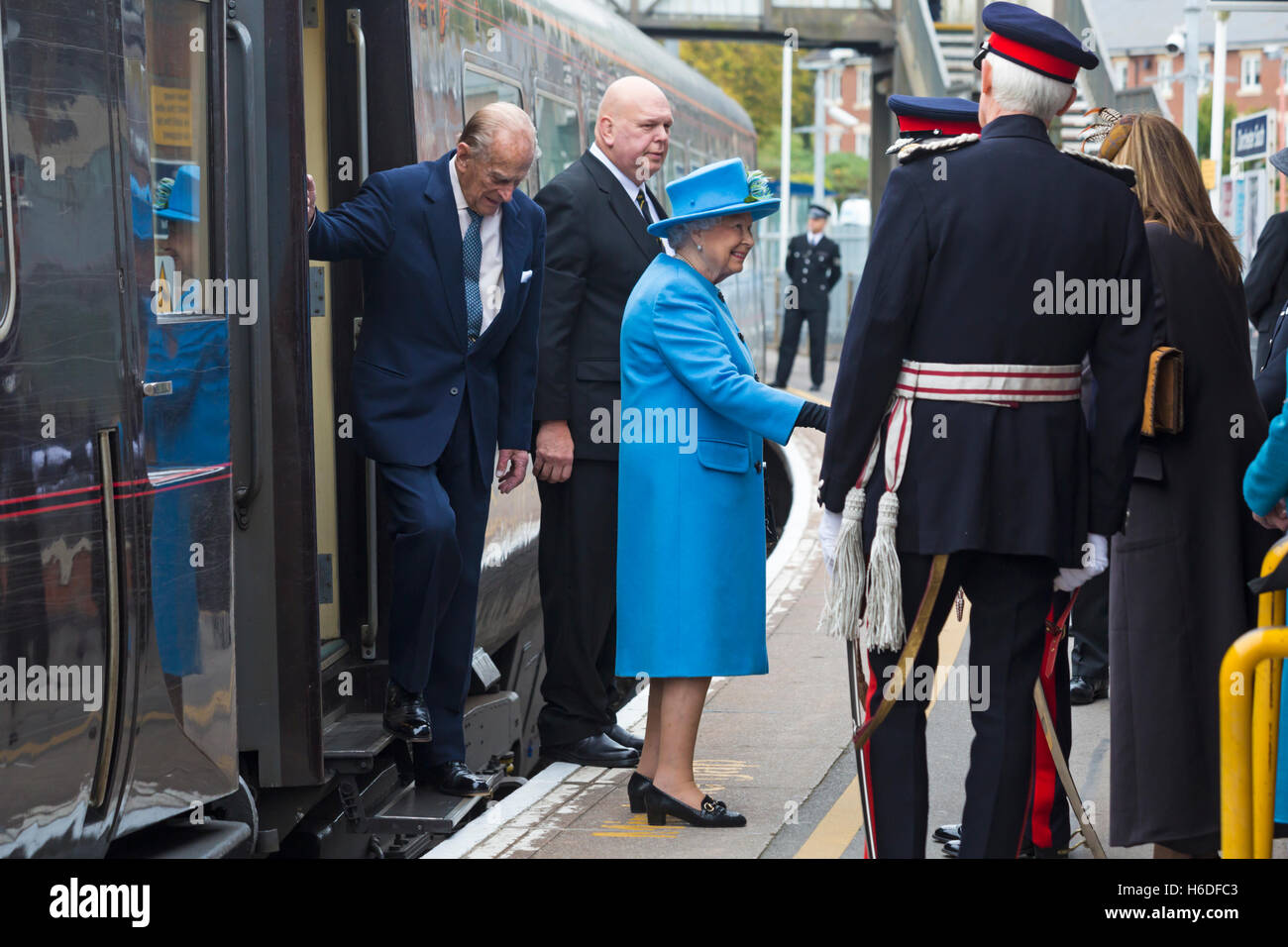 Queen elizabeth ii on train hi-res stock photography and images - Alamy