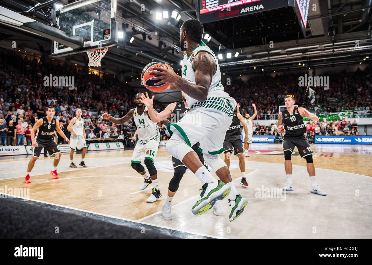 Bamberg, Germany. 26th Oct, 2016. Athen's K.C. Rivers (c) throwing a ...