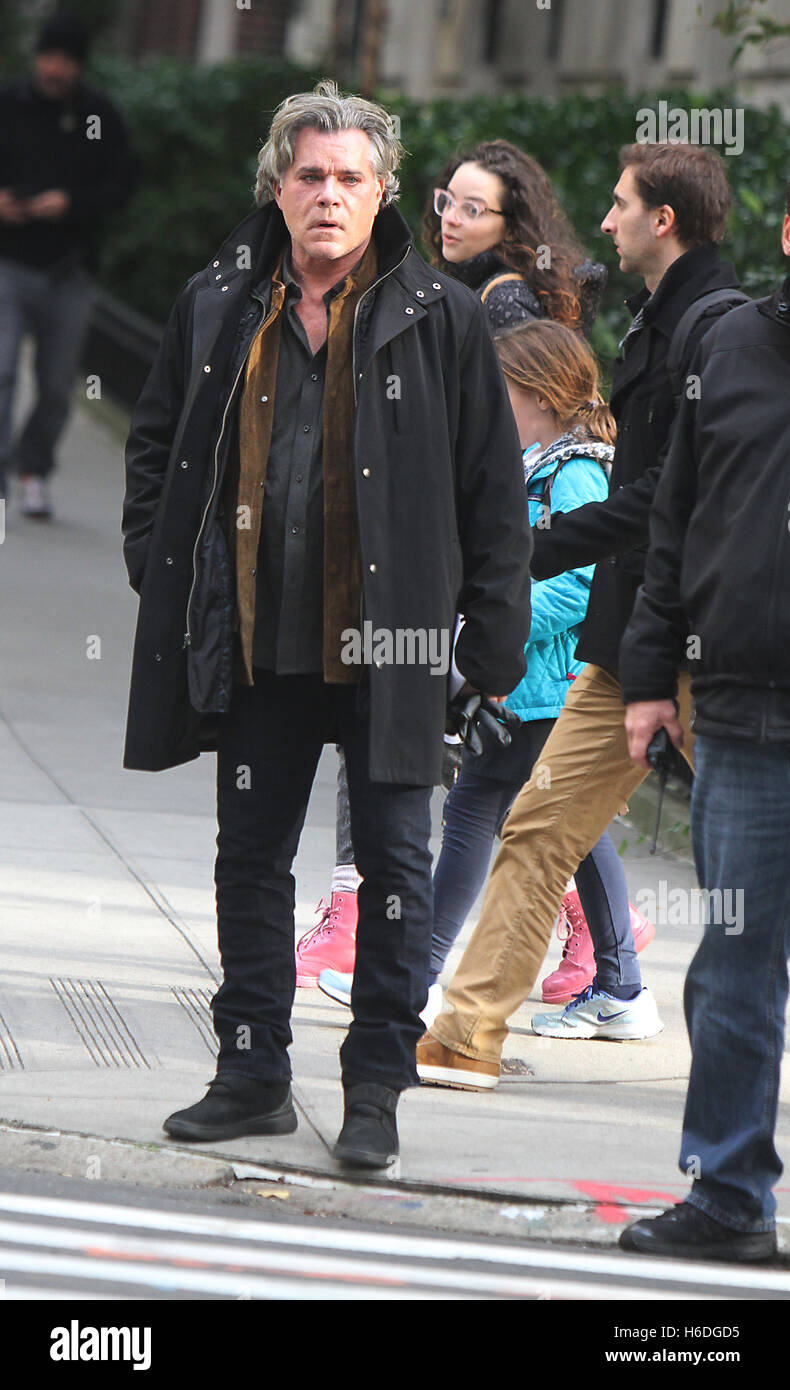 New York, USA. 26th October, 2016. Ray Liotta shooting on location for new season of Shades of ...