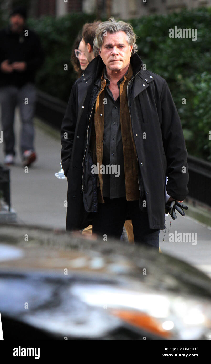 New York, USA. 26th October, 2016. Ray Liotta shooting on location for new season of Shades of ...