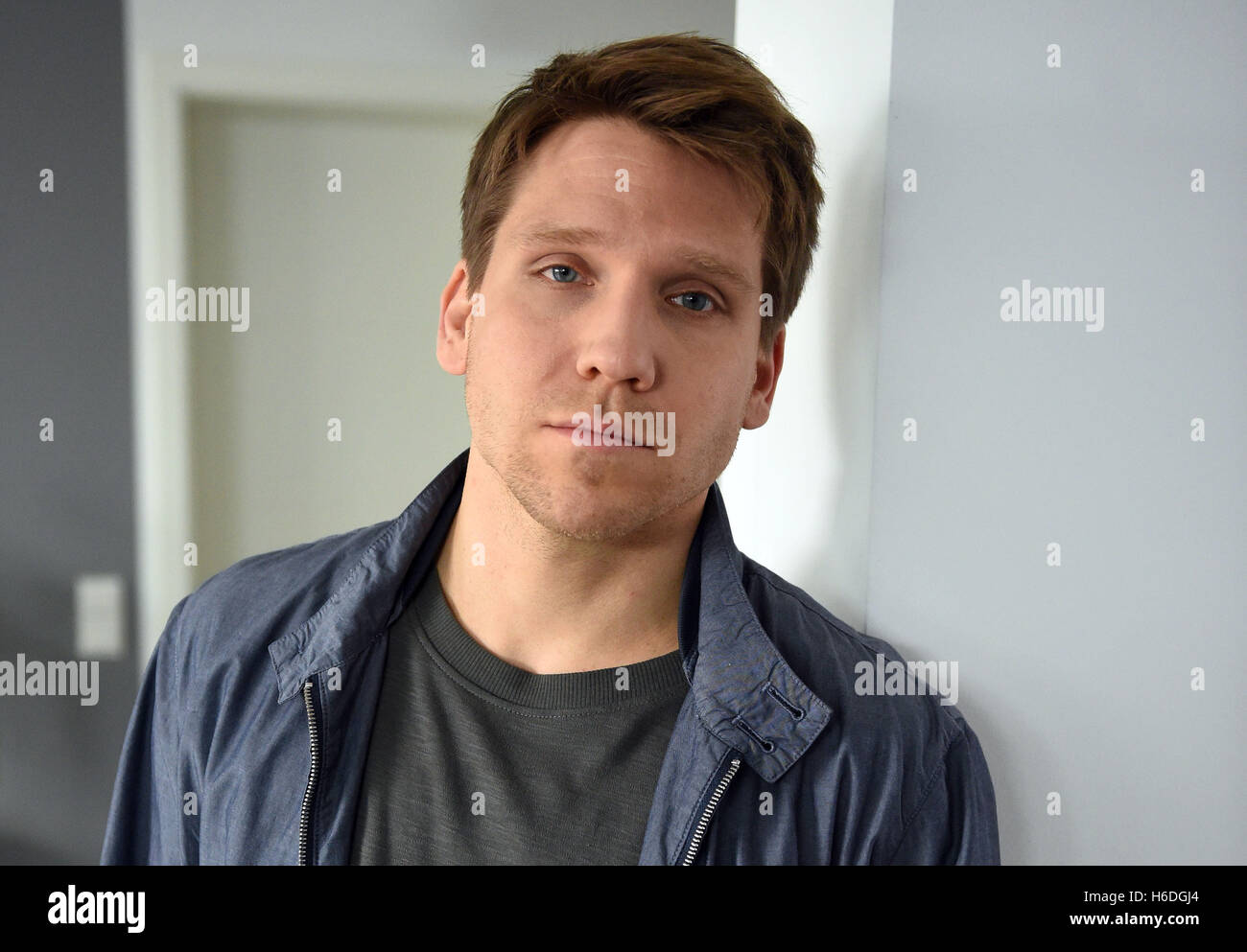 Bergheim, Germany. 27th Oct, 2016. Actor Hanno Koffler, photographed during the shoot of the WDR ...