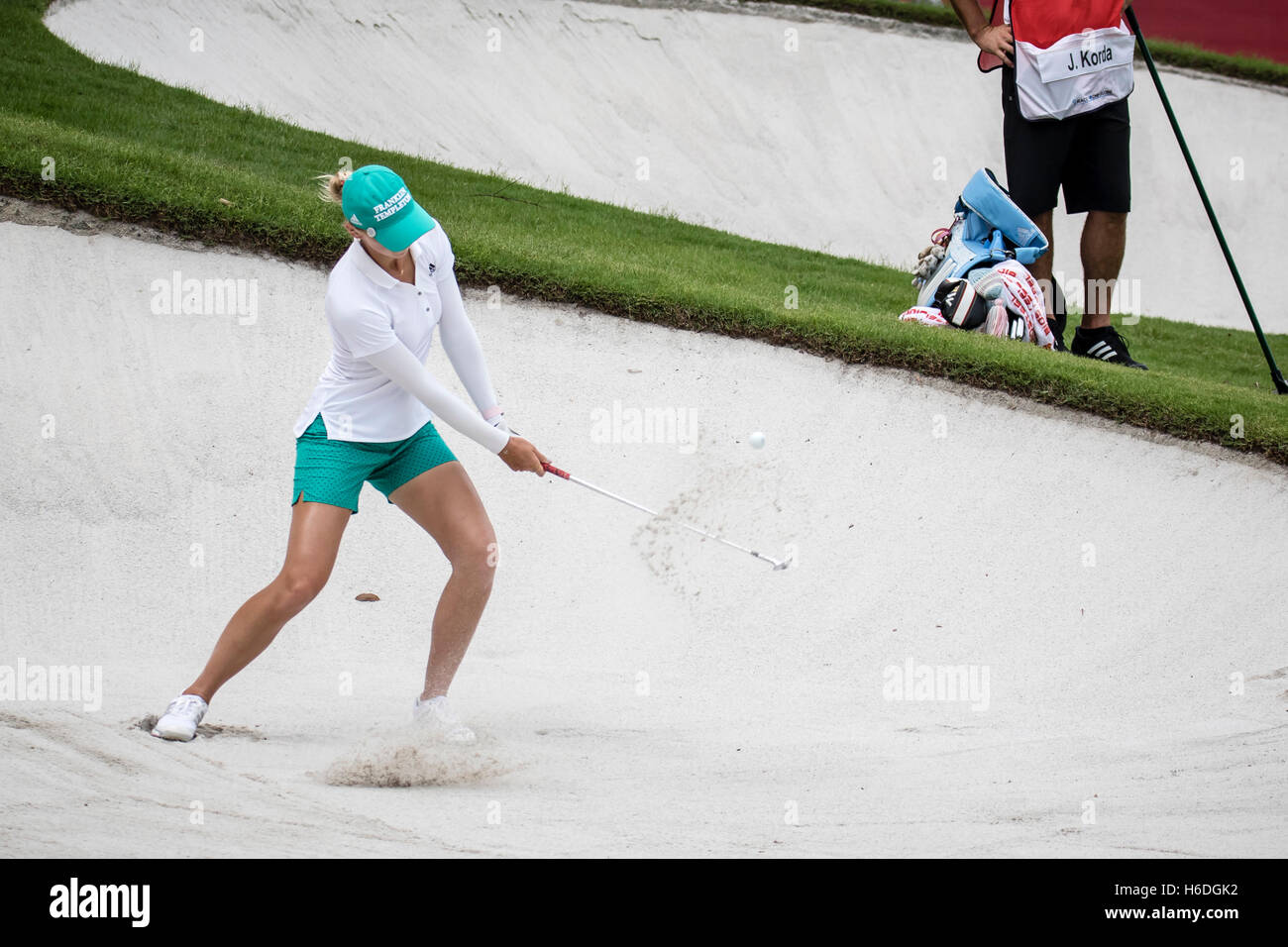 Kuala Lumpur, Malaysia. 27th Oct, 2016. USA Jessica Korda bunker action ...