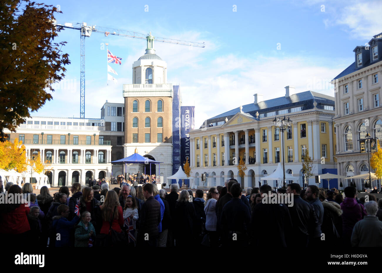 Queen elizabeth ii unveiling hi-res stock photography and images - Alamy