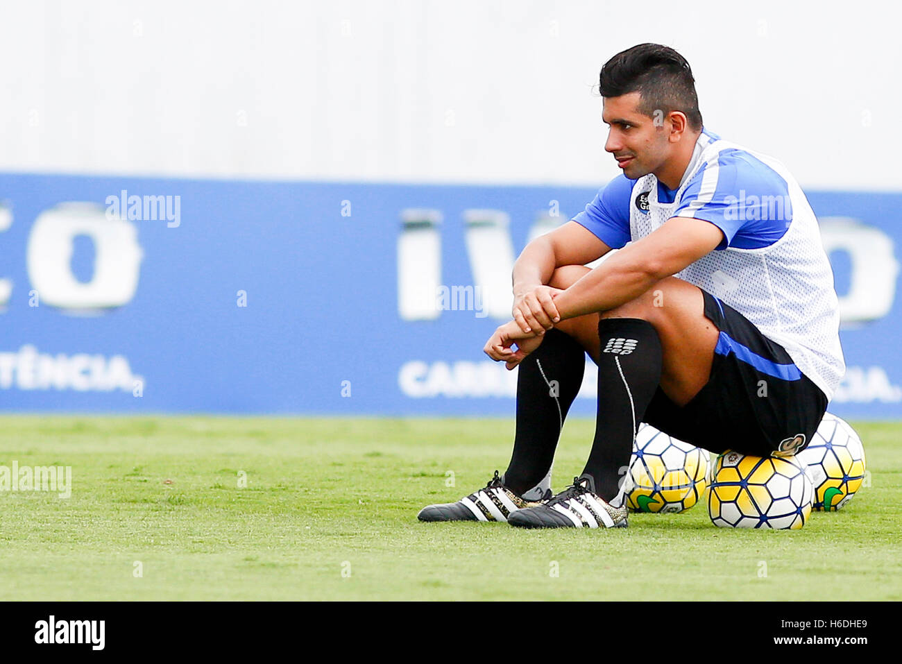 SÃO PAULO, SP - 27.10.2016: TREINO DO CORINTHIANS - William during the ...