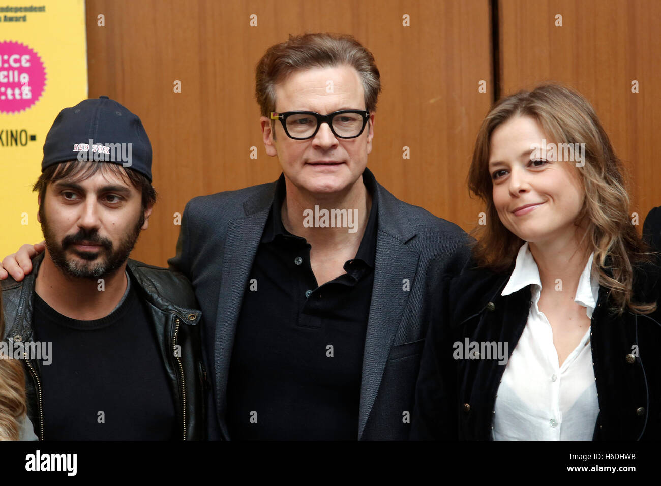 The talk cast hi-res stock photography and images - Alamy