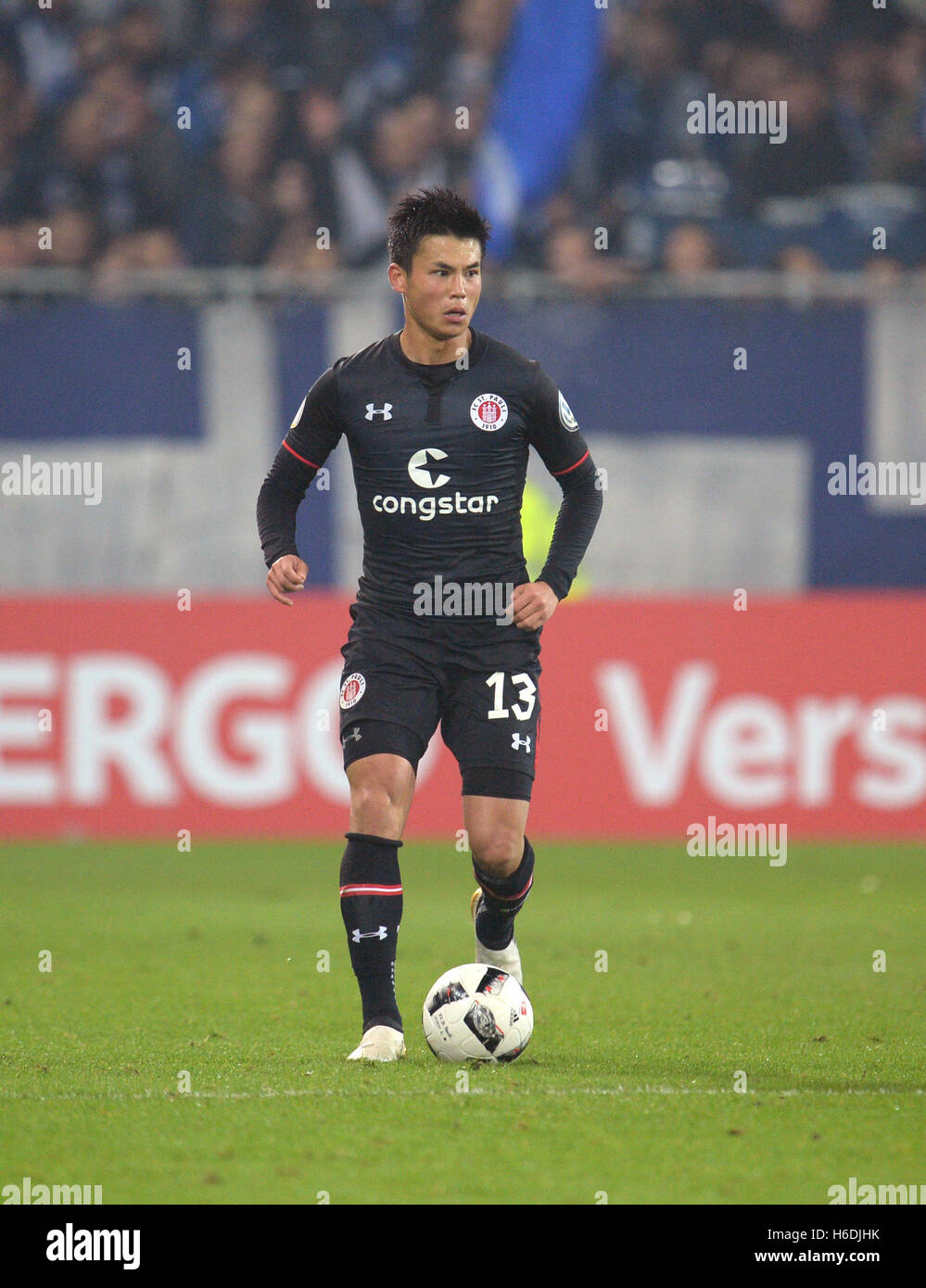 Hamburg, Germany. 25th Oct, 2016. Pauli's Ryo Miyaichi in action during ...