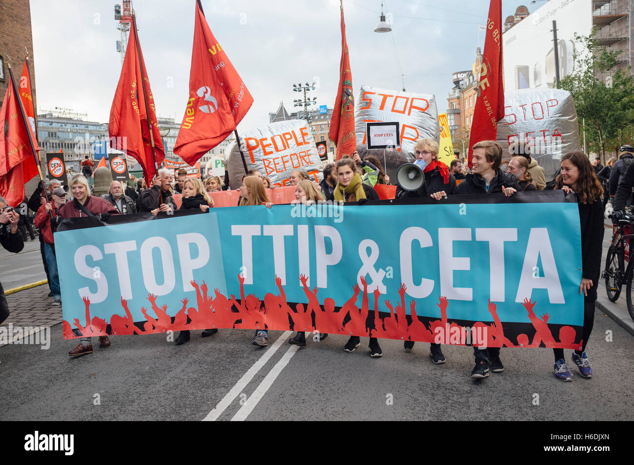 Denmark, Copenhagen, October 27th 2016. Thousands of protesters take ...