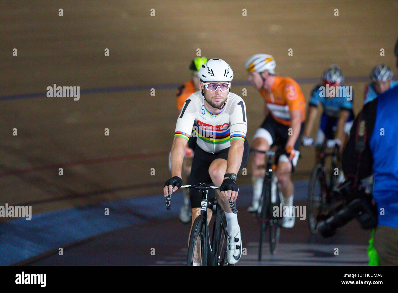 London, UK. 27th Oct, 2016. Mark Cavendish. Cyclists compete in the ...