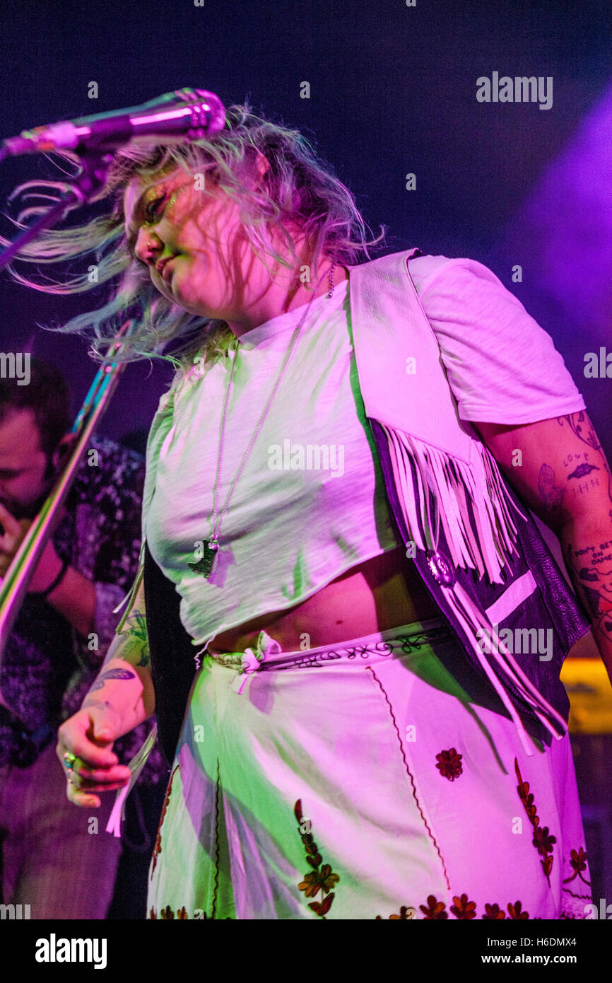 Austin, Texas, USA. 25th Oct, 2016. Elle King in concert in Austin, TX ...