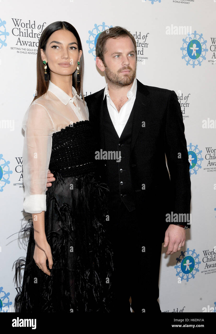 New York, NY, USA. 27th Oct, 2016. Mode Lily Aldridge Followill and ...