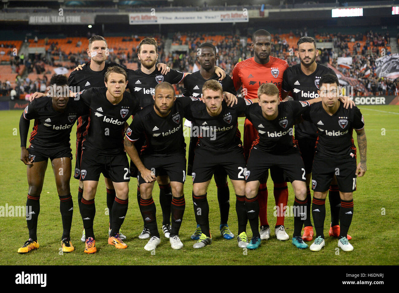 Washington, DC, USA. 27th Oct, 2016. 20161027 - D.C. United players ...