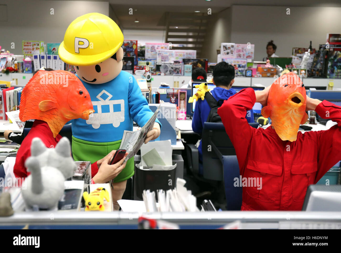 Tokyo, Japan. 28th Oct, 2016. Japanese toy maker Tomy employees in ...