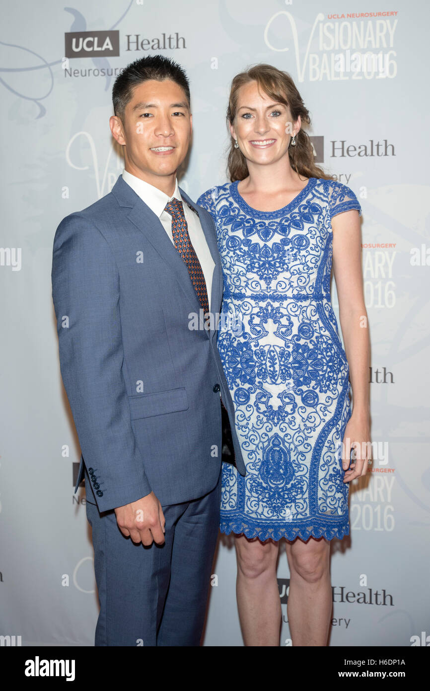 Beverly Hills, USA. 27th Oct, 2016. Dr. Anthony and Page Wang arrives ...