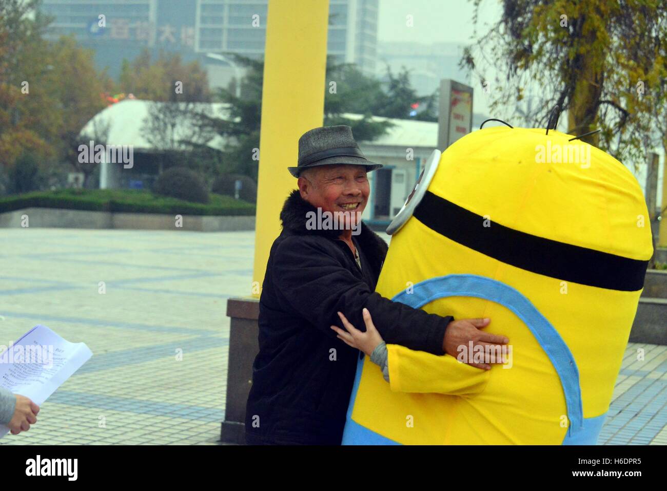 Minion costume hi-res stock photography and images - Alamy