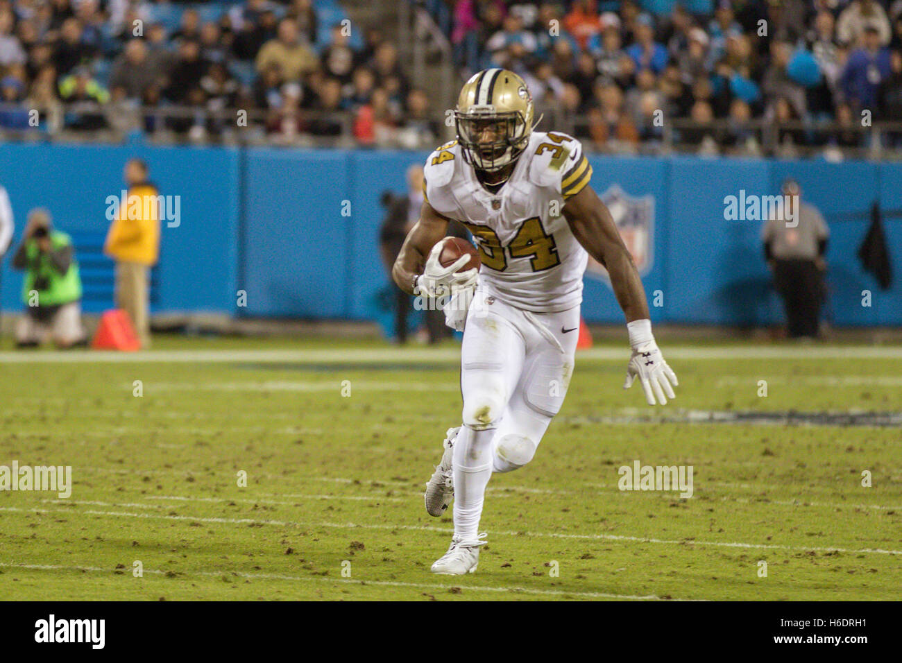 Charlotte, North Carolina, USA. 17th Nov, 2016. New Orleans Saints ...