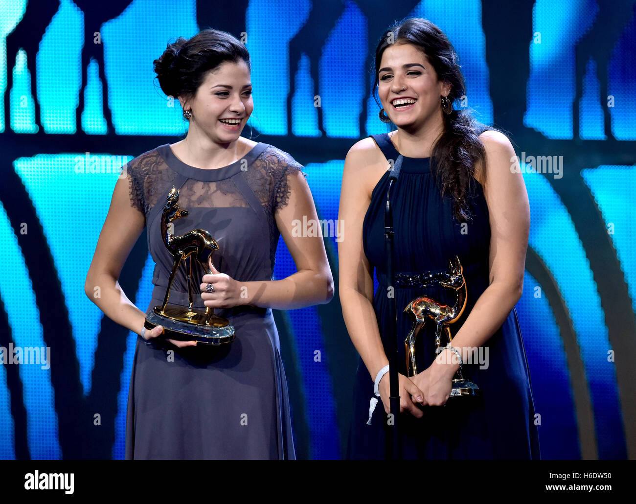 Berlin, Germany. 17th Nov, 2016. Yusra and Sarah Mardini receive the ...
