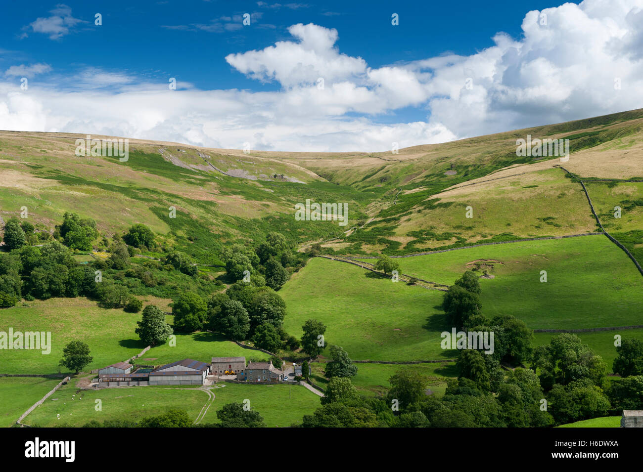 Yorkshire hill farm hi-res stock photography and images - Alamy