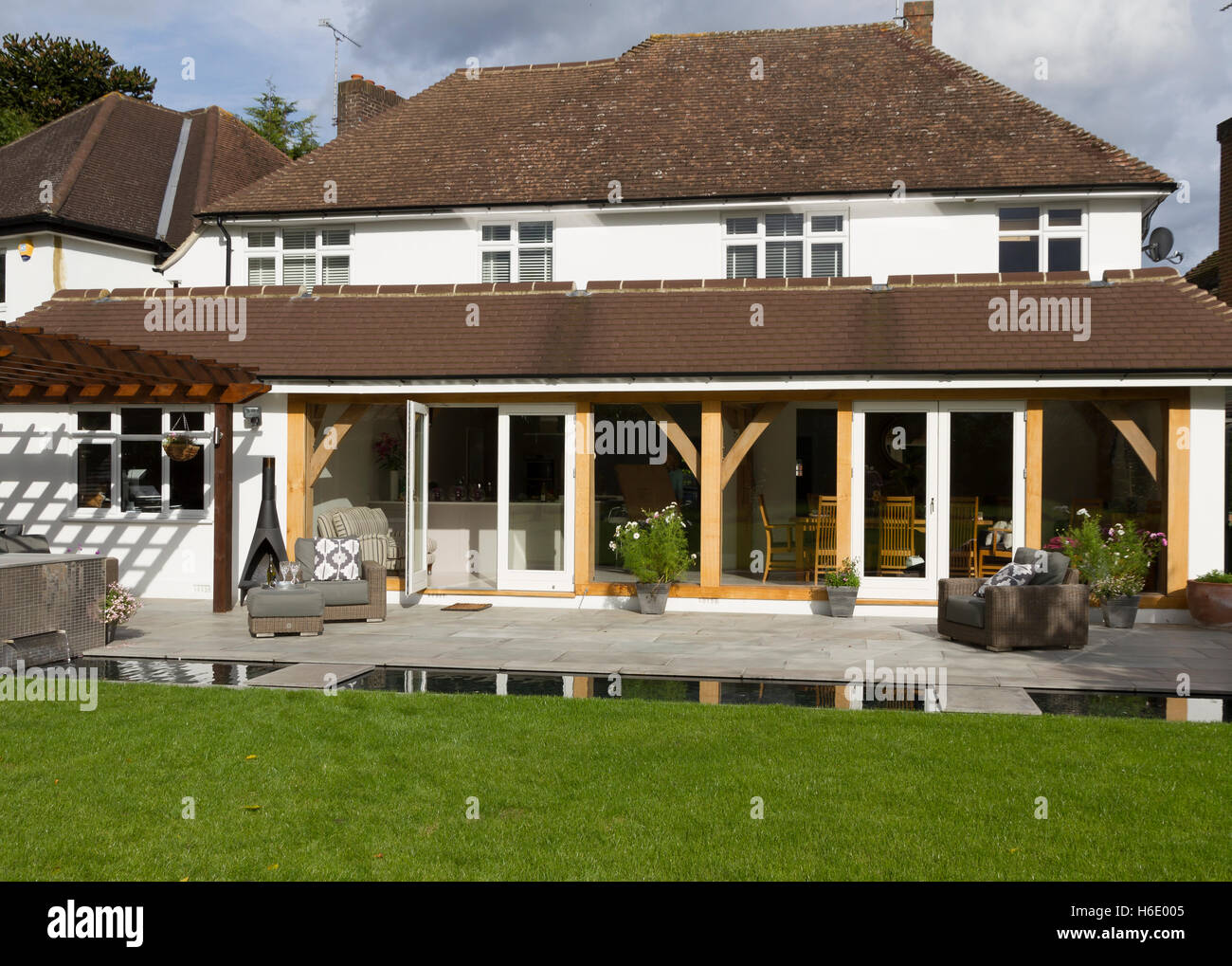 Exterior Oak Framed extension Stock Photo - Alamy