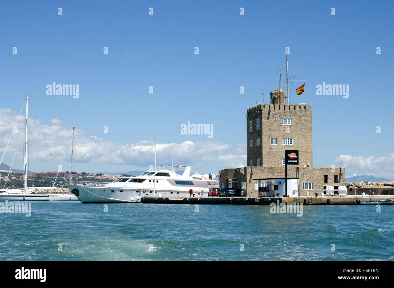 Luxury office tower hi-res stock photography and images - Alamy