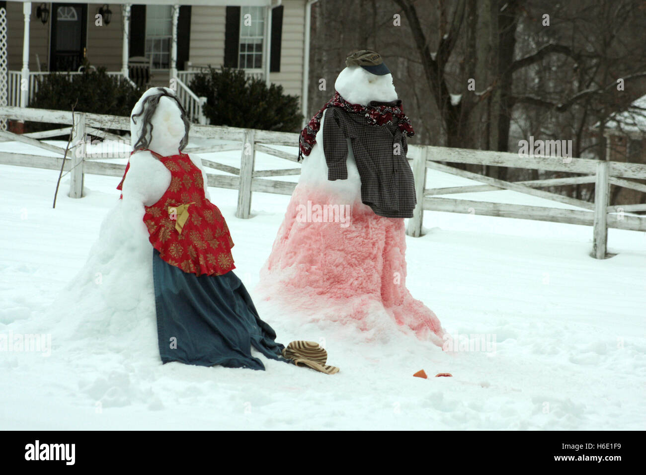 Snowman couple in front yard Stock Photo - Alamy