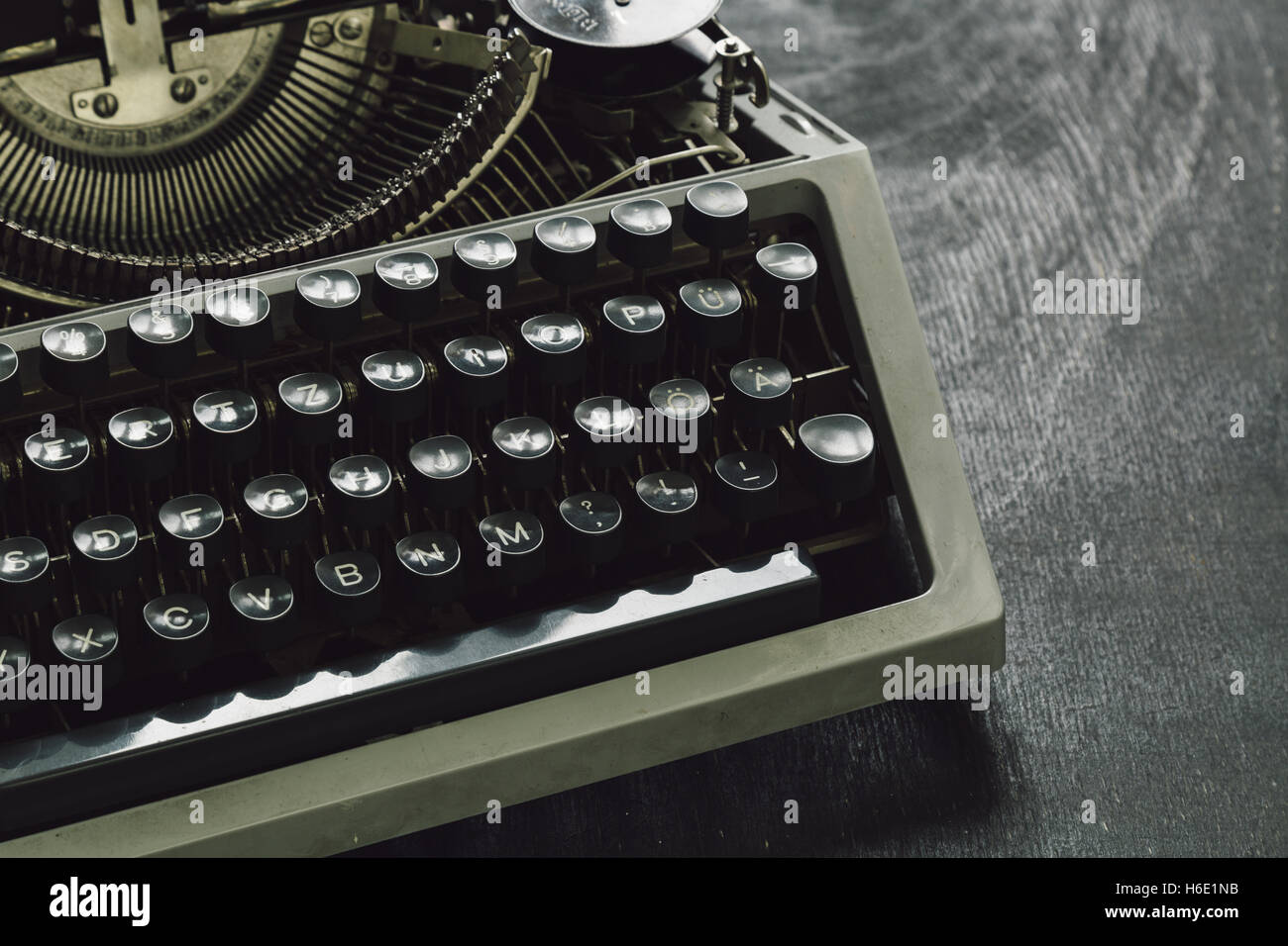 Vintage writing machine hi-res stock photography and images - Alamy