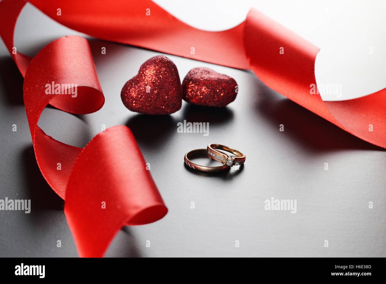 Wedding rings ribbon Stock Photo - Alamy