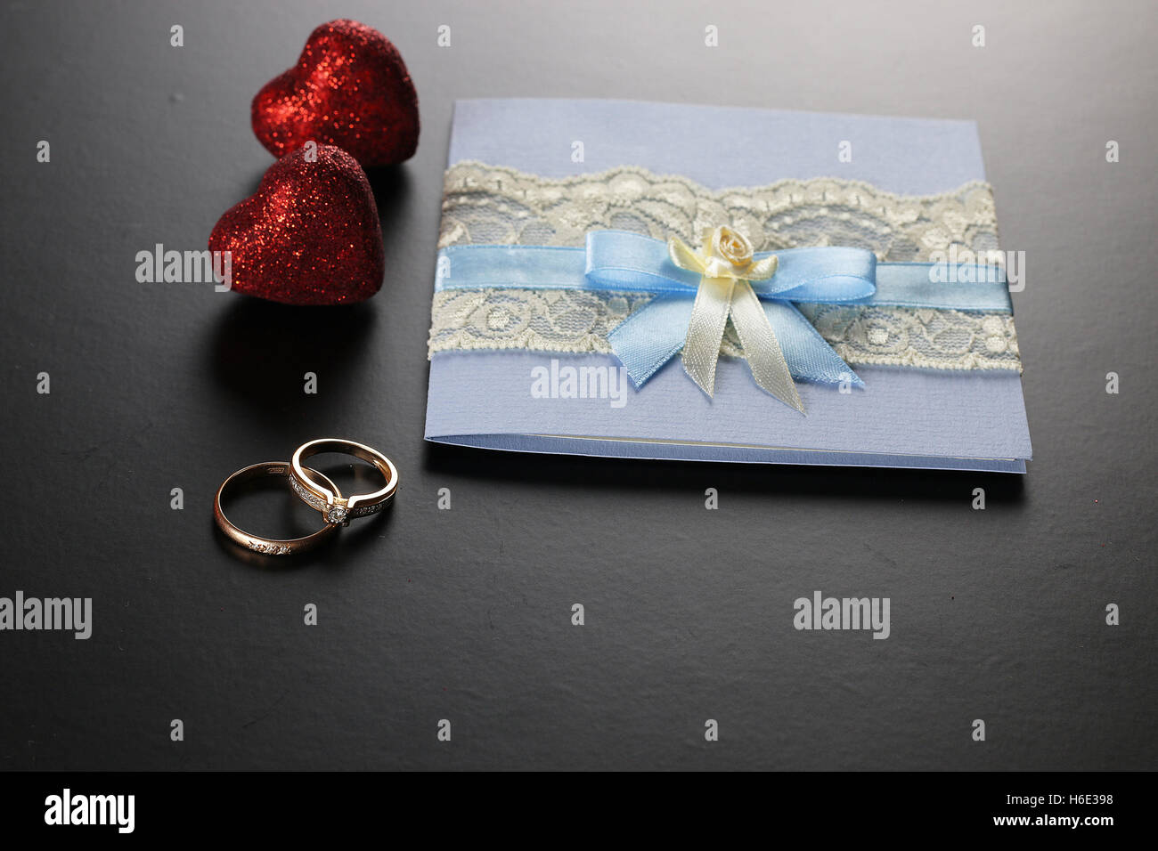 Wedding rings ribbon Stock Photo - Alamy