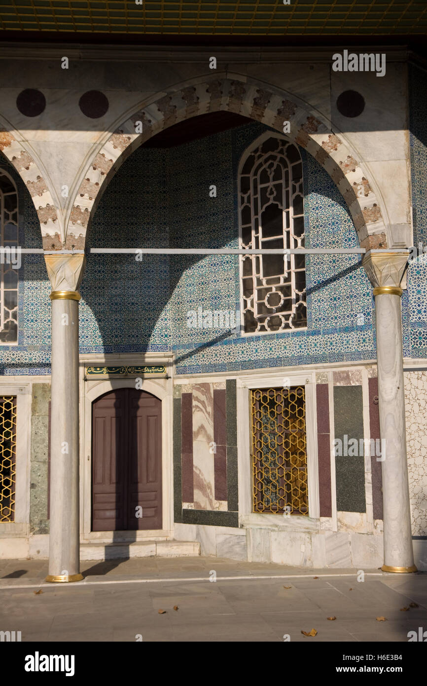 inside topkapi palace in istanbul turckey Stock Photo - Alamy