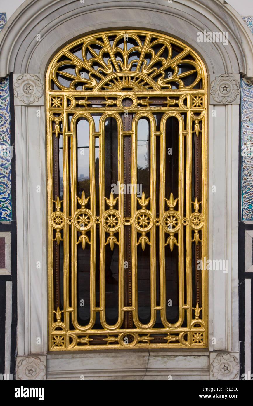 inside topkapi palace in istanbul turckey Stock Photo - Alamy
