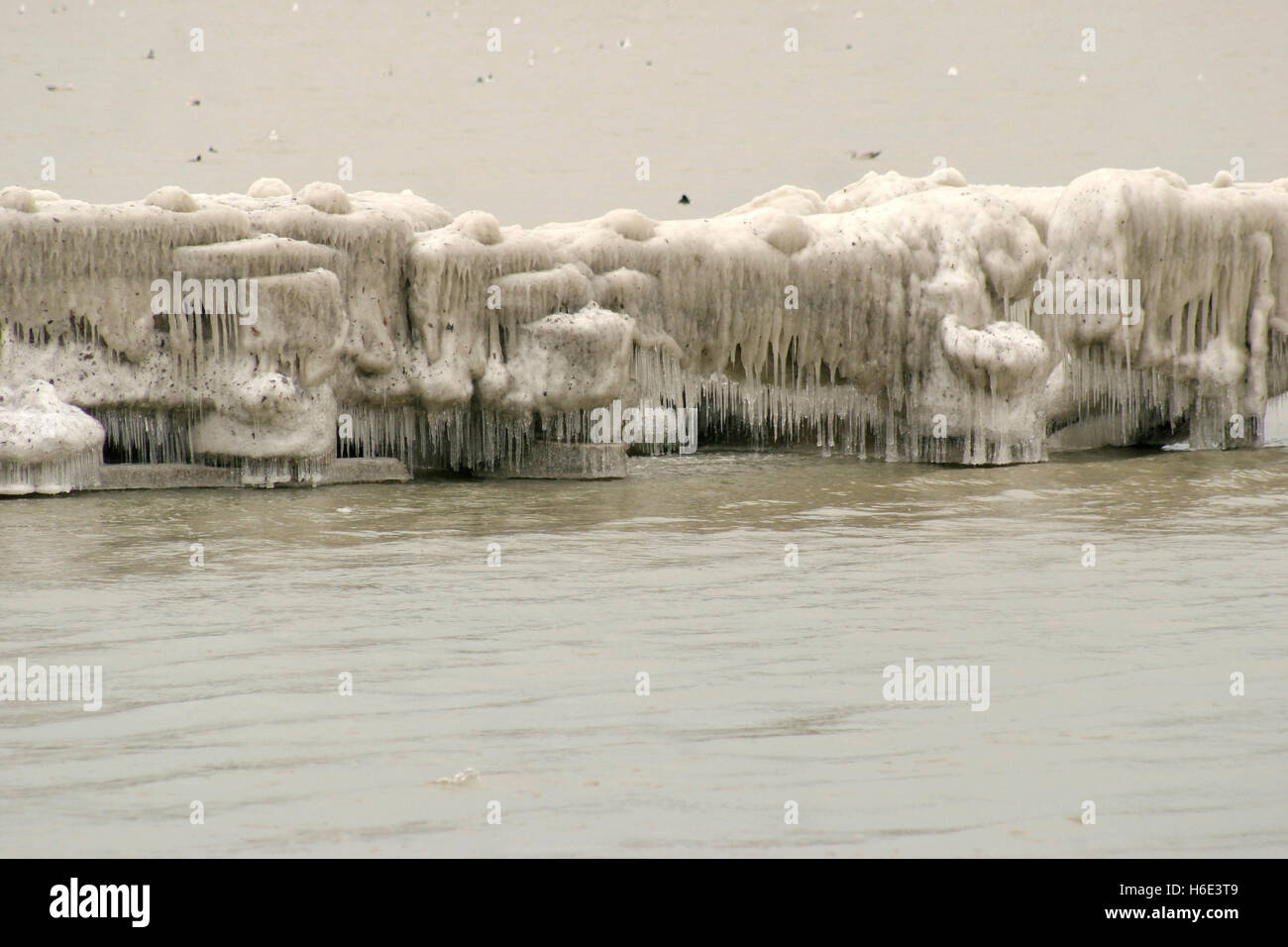 Ice and icicles at the edge of Lake Erie, Ohio, USA Stock Photo - Alamy