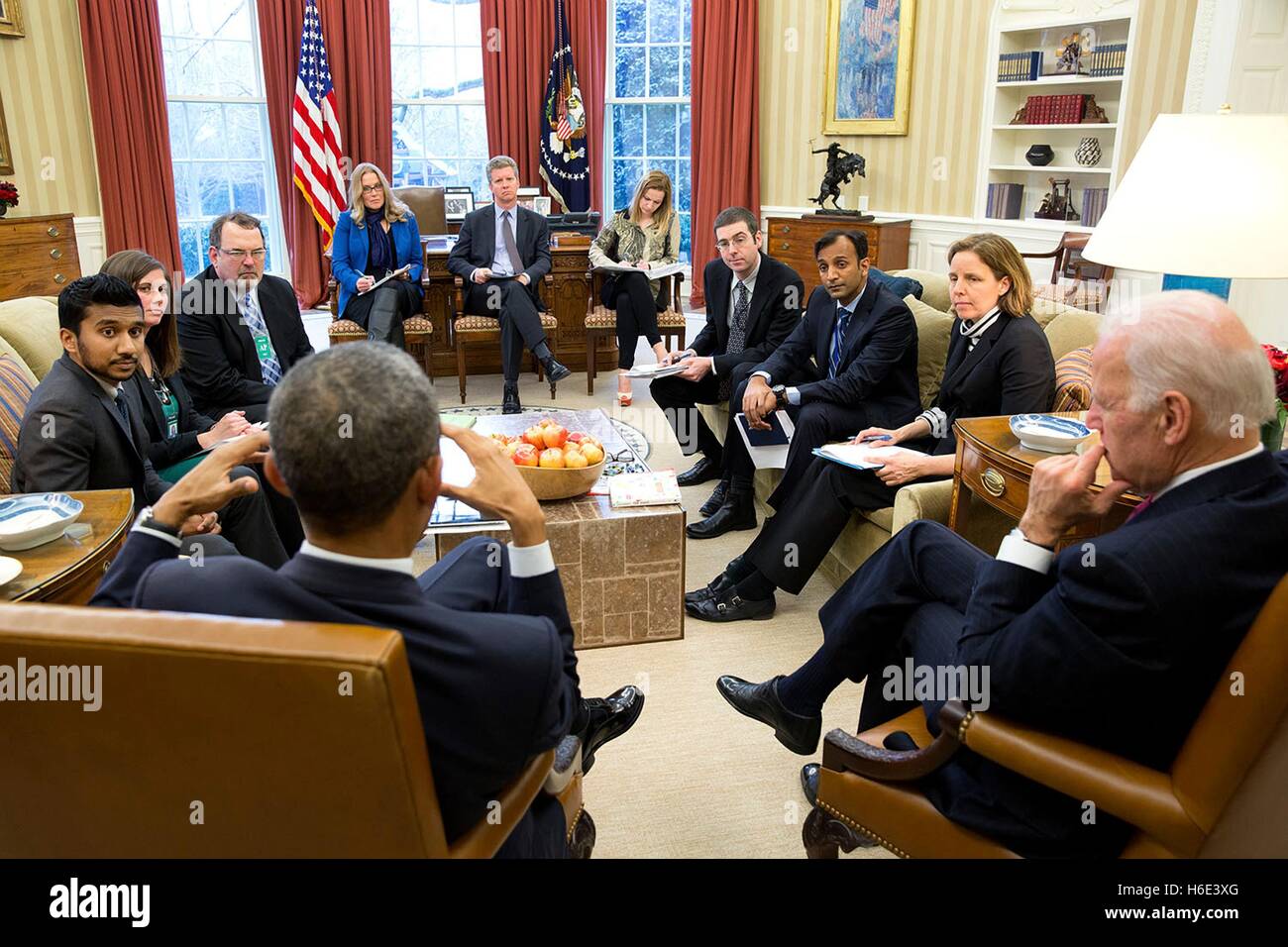 U.S. President Barack Obama and Vice President Joe Biden meet with ...