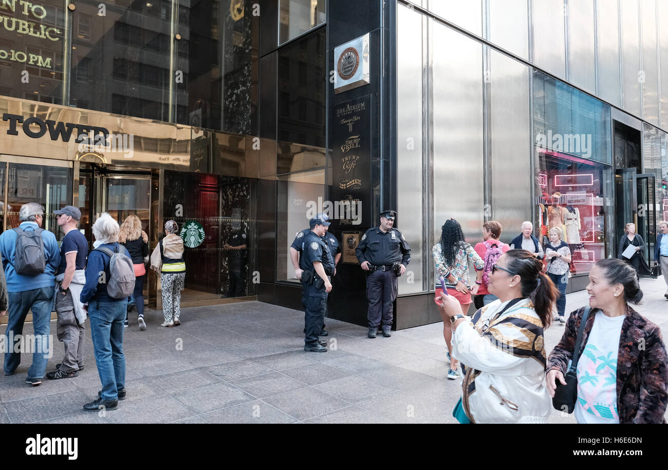 NYPD offices guarding the main entrance to the Trump Tower building in ...