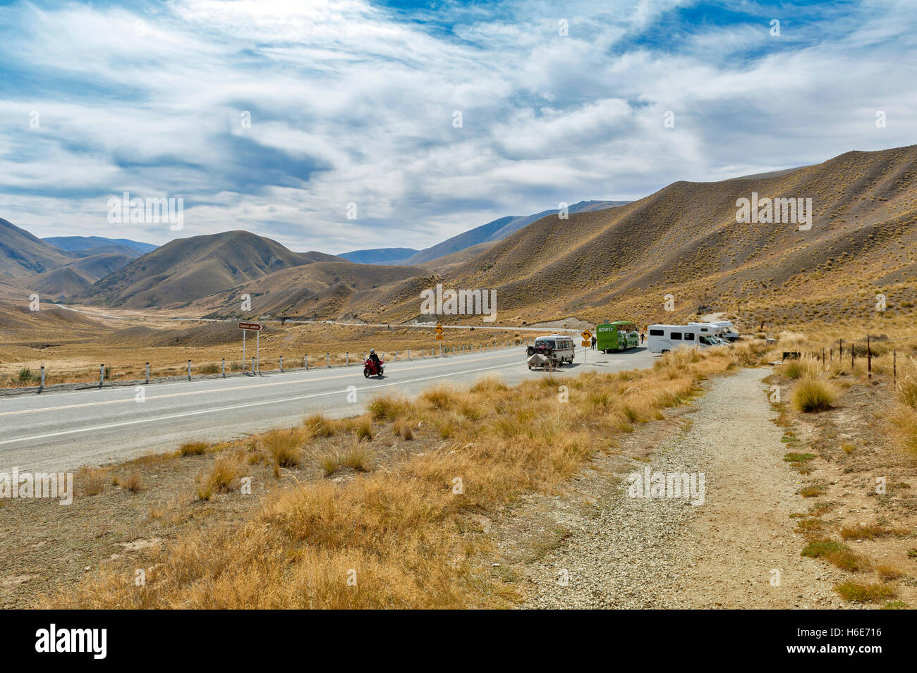 Lindis Pass on State Highway 8, south island of New Zealand Stock Photo ...