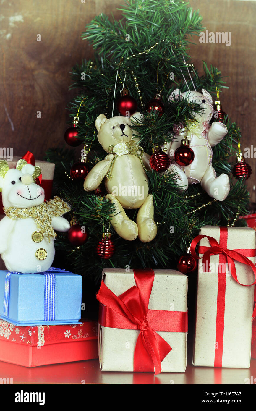 presents under the tree Christmas Stock Photo - Alamy