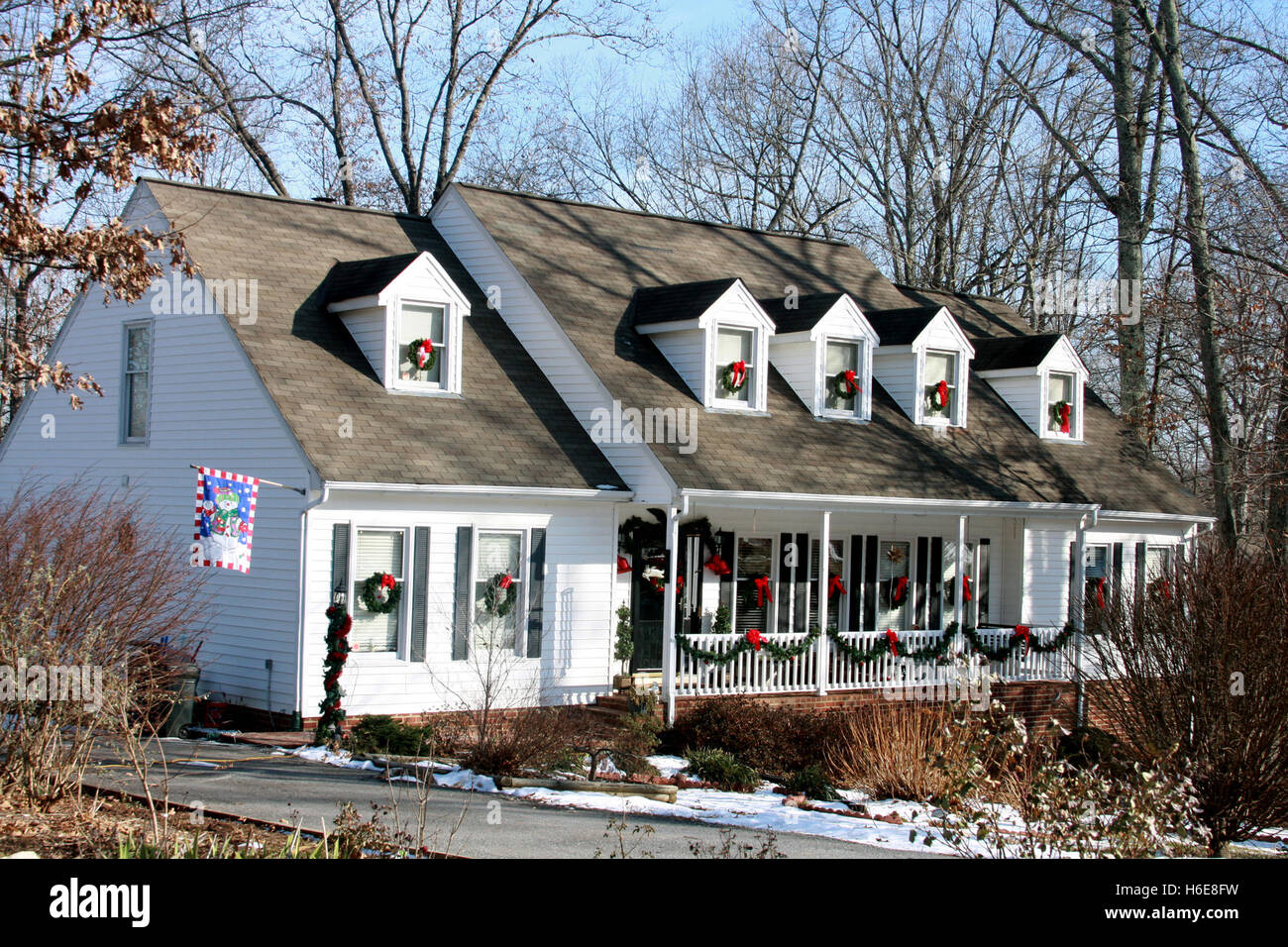 Residential house exterior decorated for Christmas Stock Photo - Alamy
