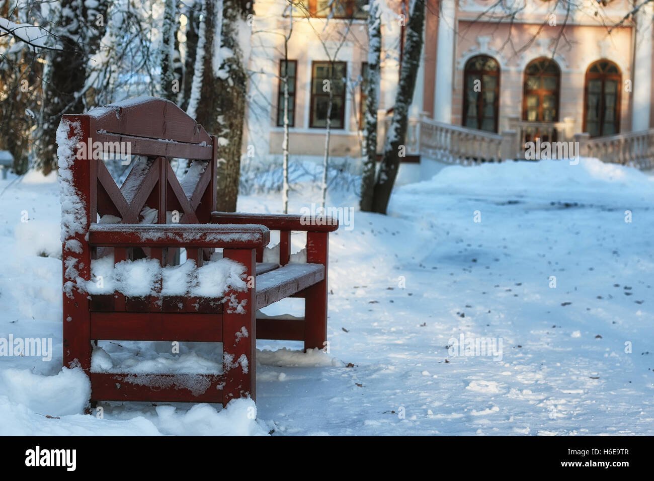 wood bench in winter Stock Photo - Alamy