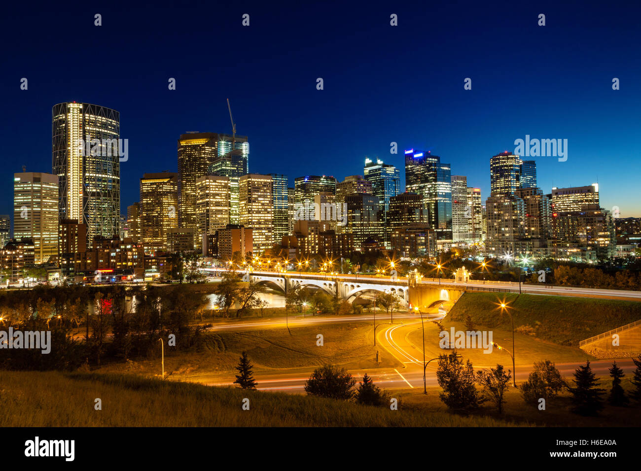 Calgary skyline hi-res stock photography and images - Alamy